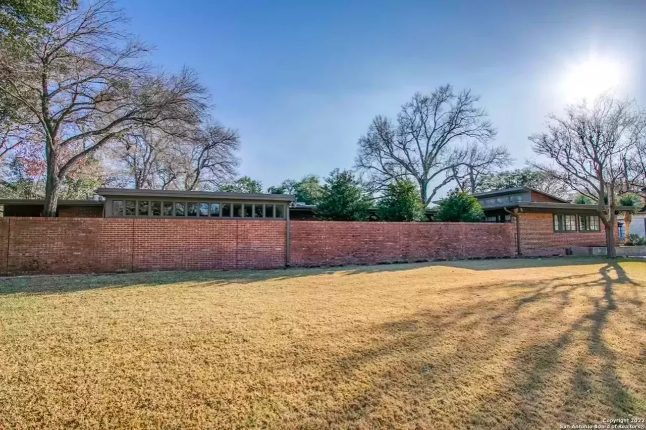 A San Antonio Midcentury Modern home built by famed architect O'Neil ...
