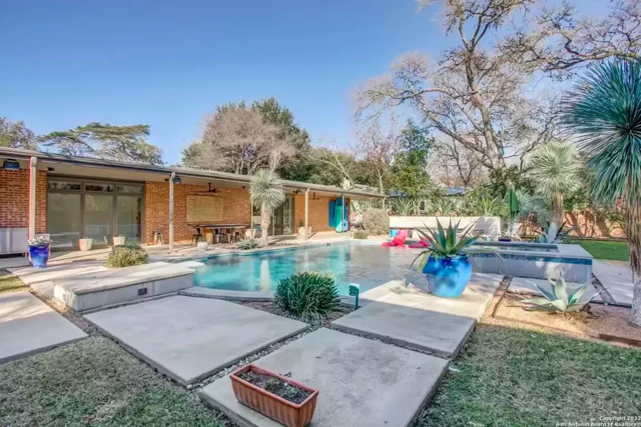 A San Antonio Midcentury Modern home built by famed architect O'Neil ...