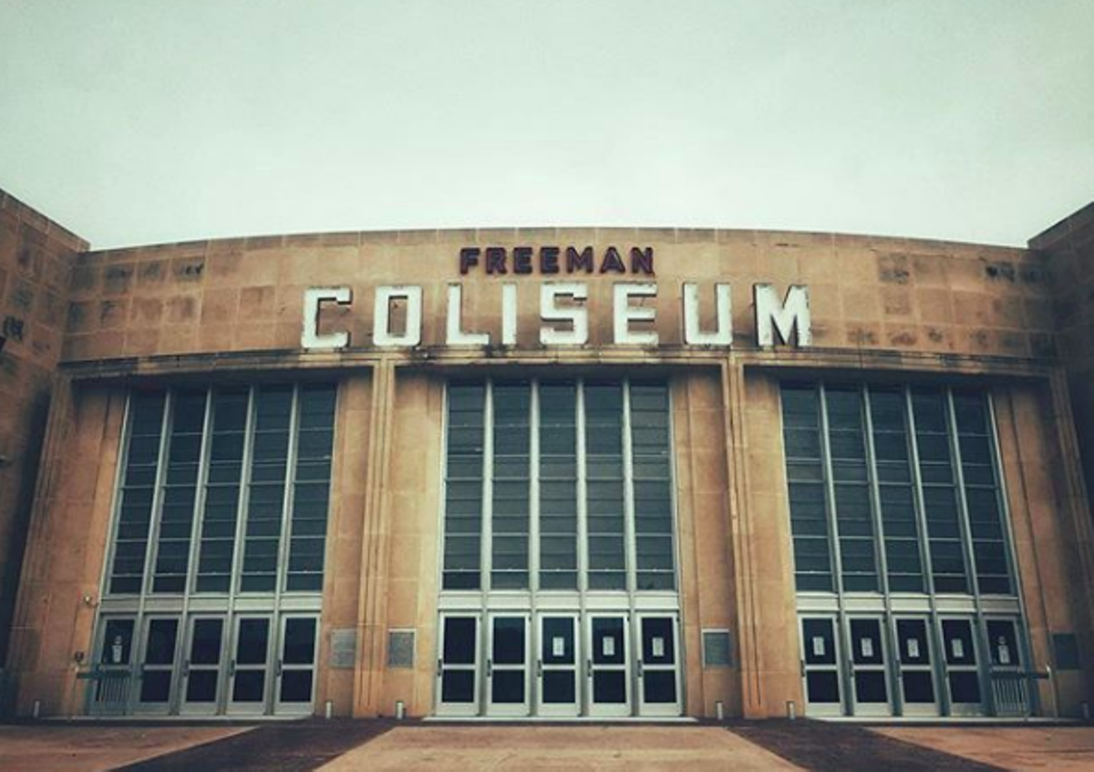 Volunteers at Freeman Coliseum want to help, not be pawns in Gov. Greg ...