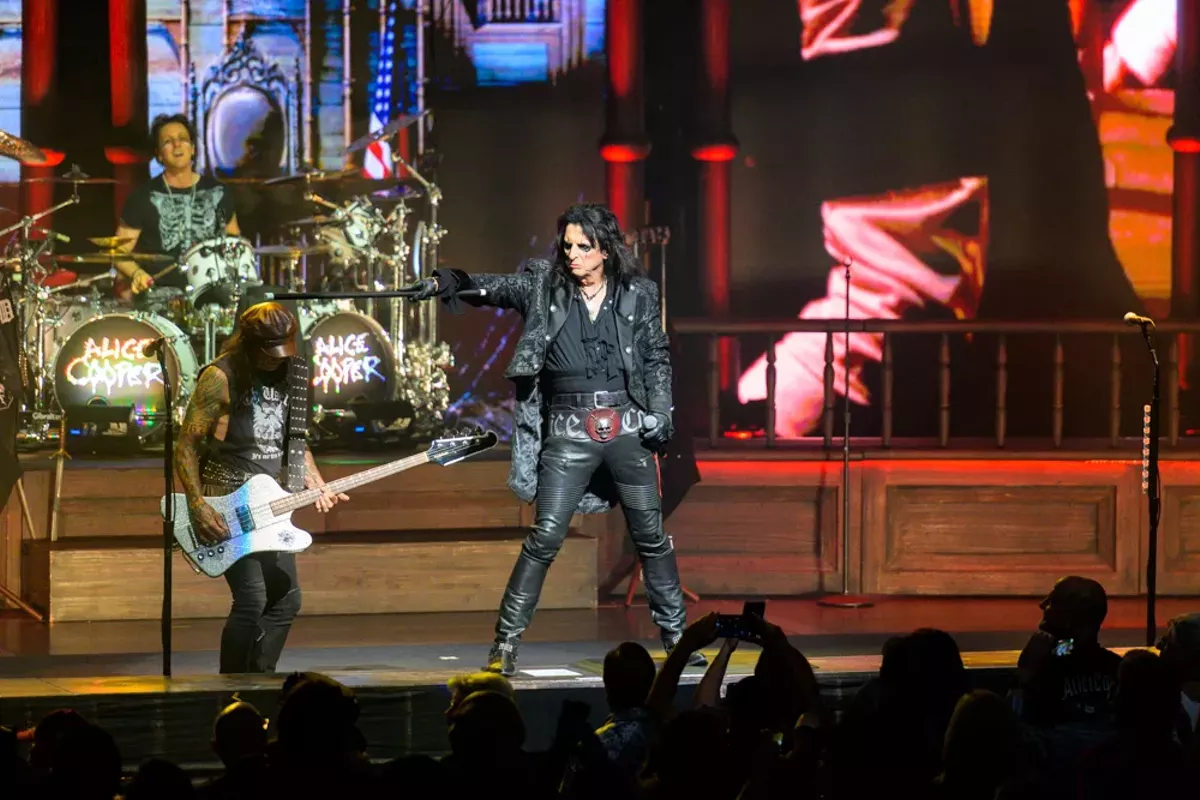 Alice Cooper brought macabre theatrics and a rocking band to San ...