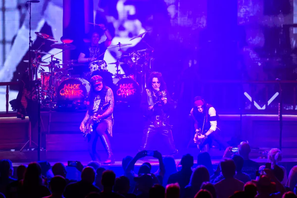 Alice Cooper brought macabre theatrics and a rocking band to San ...
